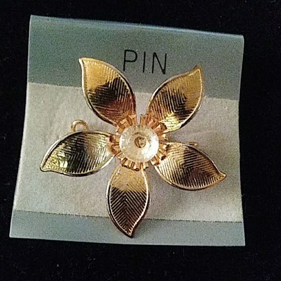 Jewelry | Dainty Gold Flower Pin | Poshmark